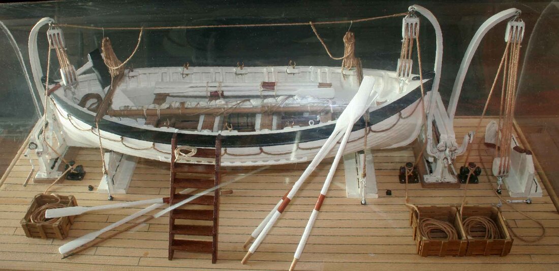 Lancia di salvataggio 30, "tipo "Titanic", con gru Welin Quadrant ...